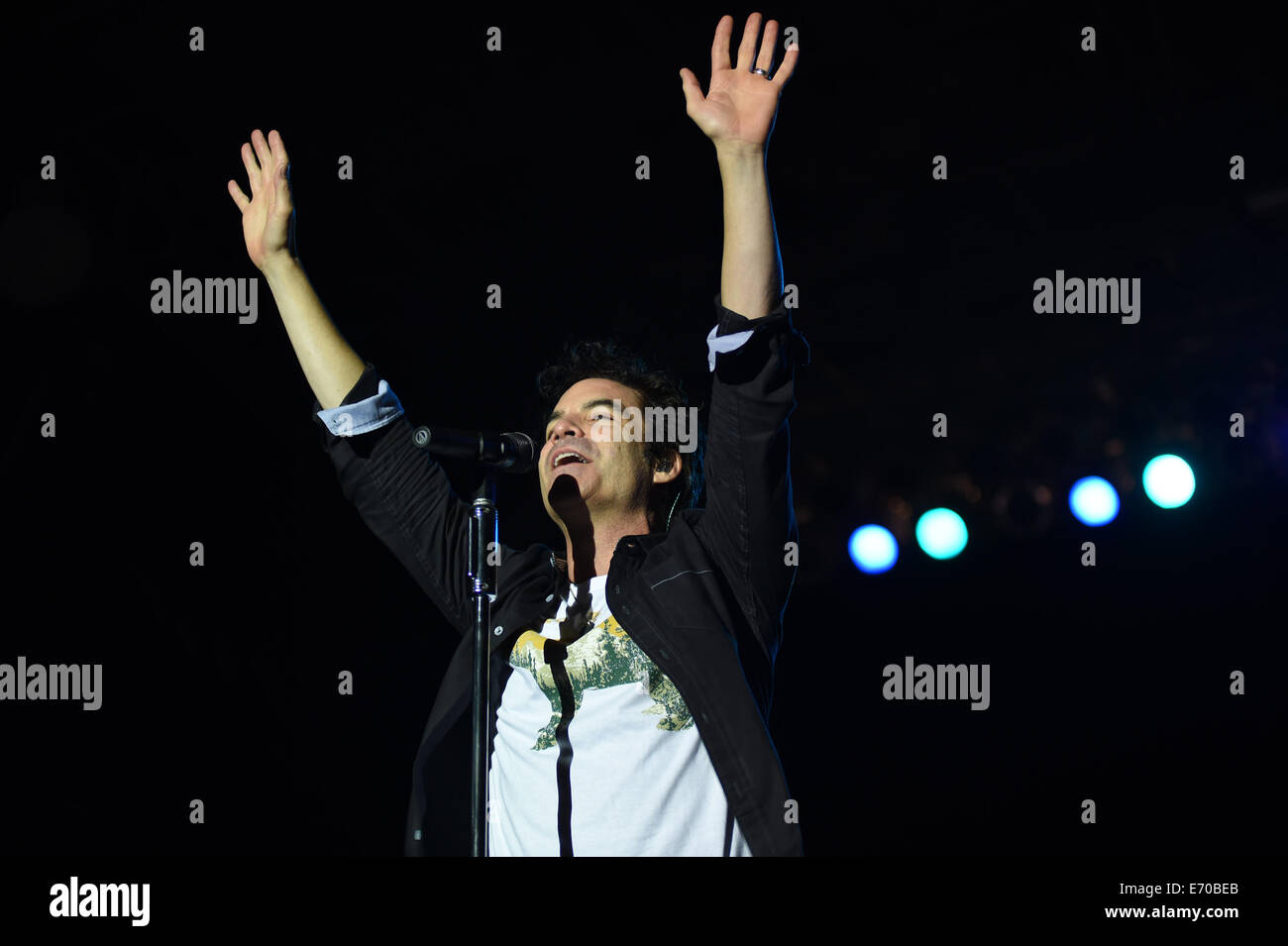 Pat monahan train singer hi-res stock photography and images - Alamy