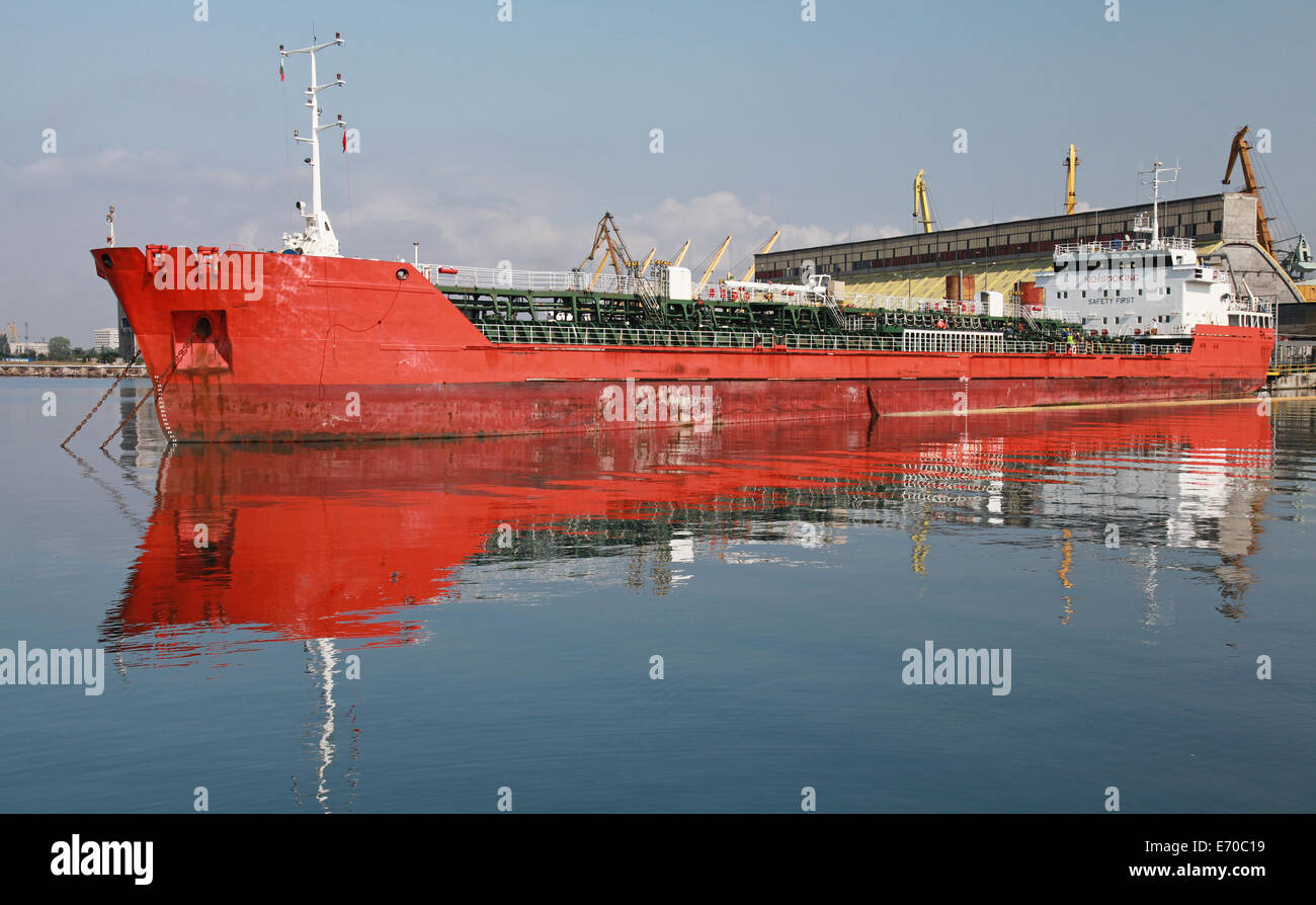Cargo ship in red sea hi-res stock photography and images - Alamy