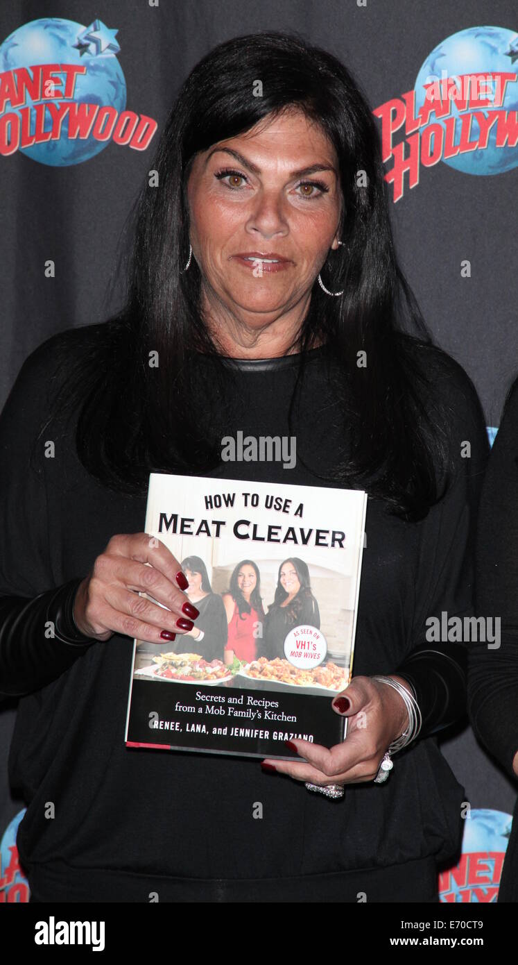 Reality star sisters from 'Mob Wives' sign copies of their cookbook ...