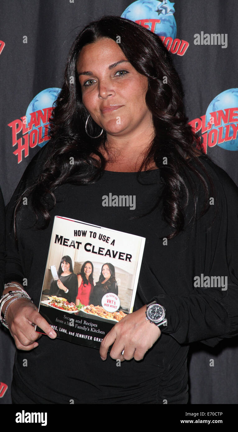 Reality star sisters from 'Mob Wives' sign copies of their cookbook ...