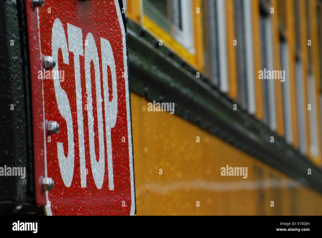 Bus stop rain hi-res stock photography and images - Alamy
