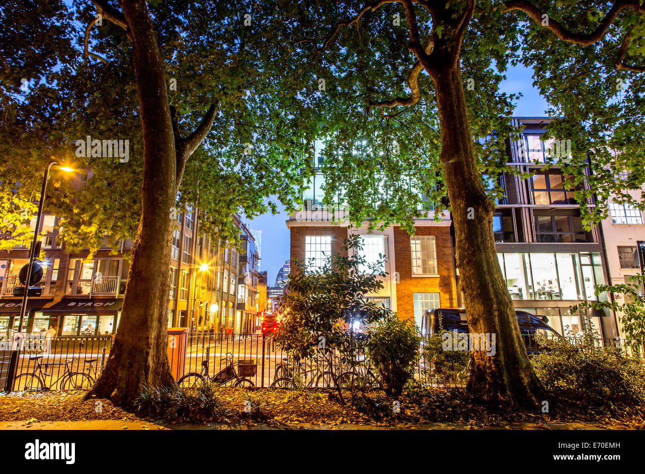Hoxton Square At Night London Stock Photo - Alamy