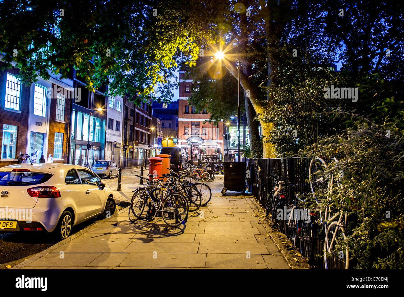 Hoxton Square At Night London Stock Photo - Alamy