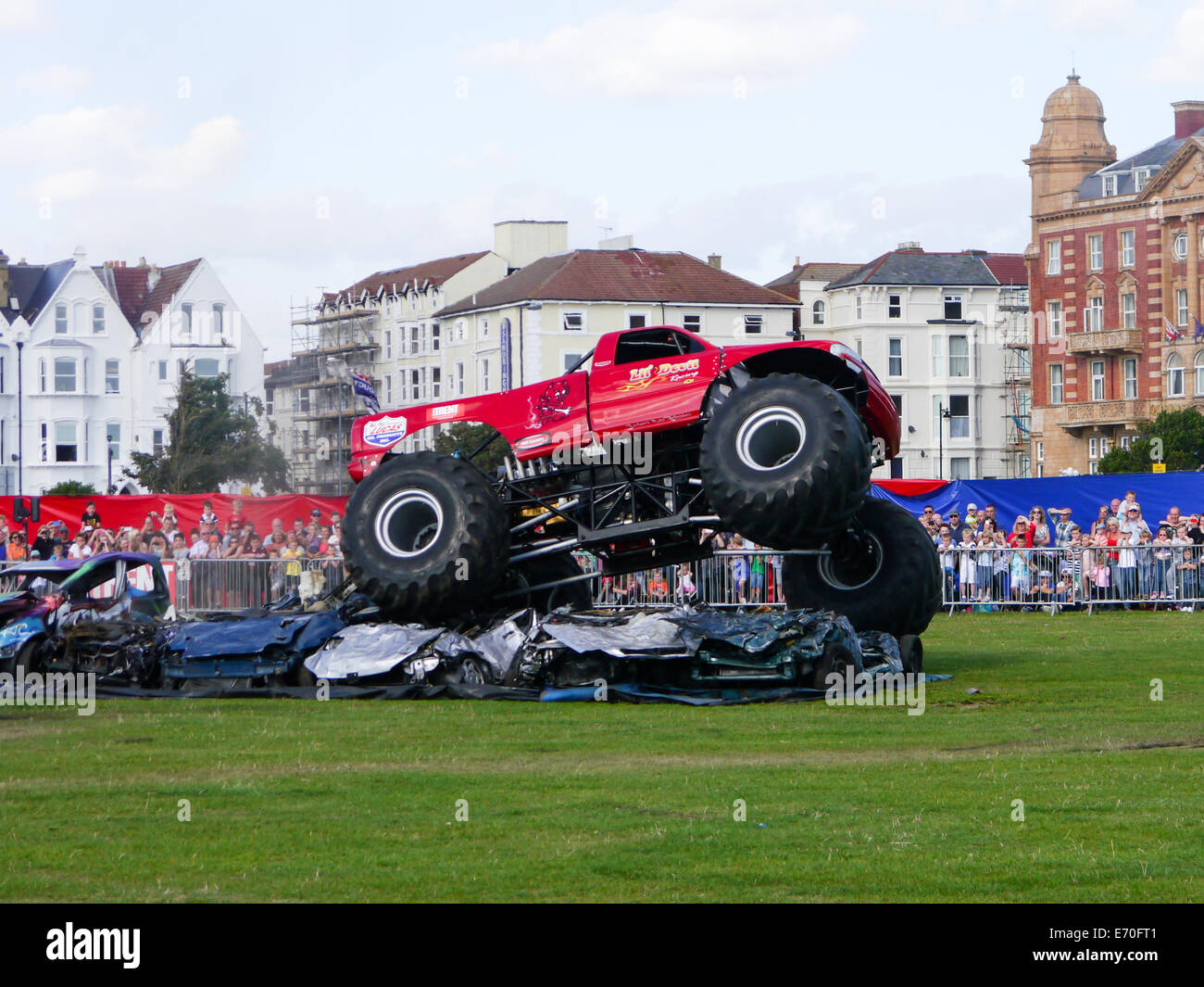 Monster truck hi-res stock photography and images - Alamy