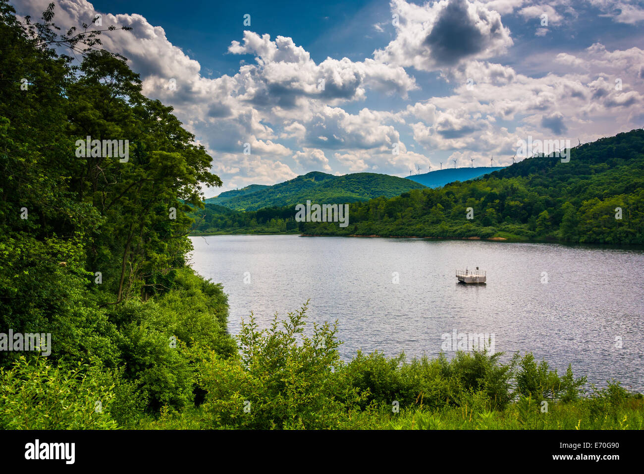Lake in the rural Potomac Highlands of West Virginia Stock Photo - Alamy