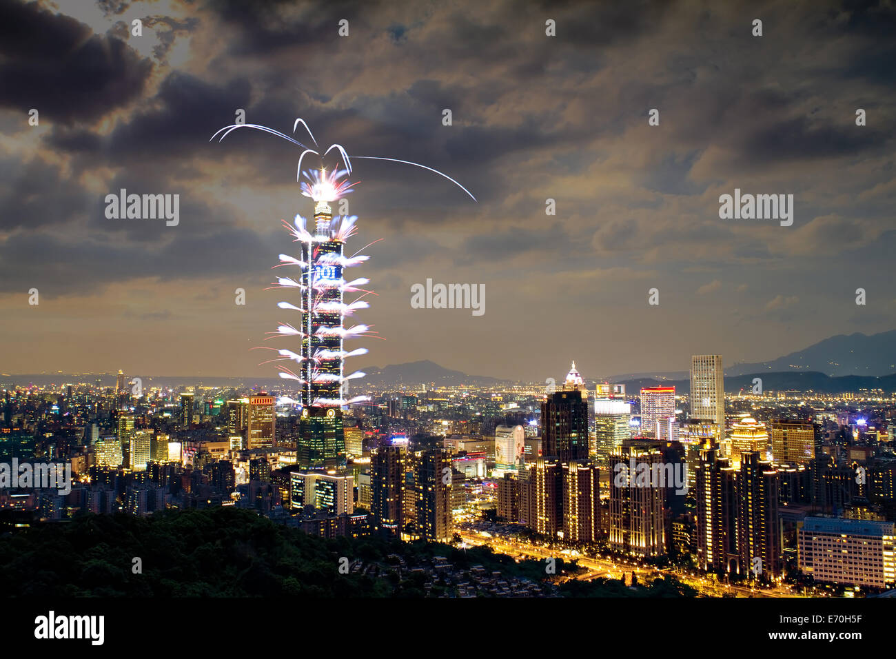 Taipei 101 fireworks hi-res stock photography and images - Alamy