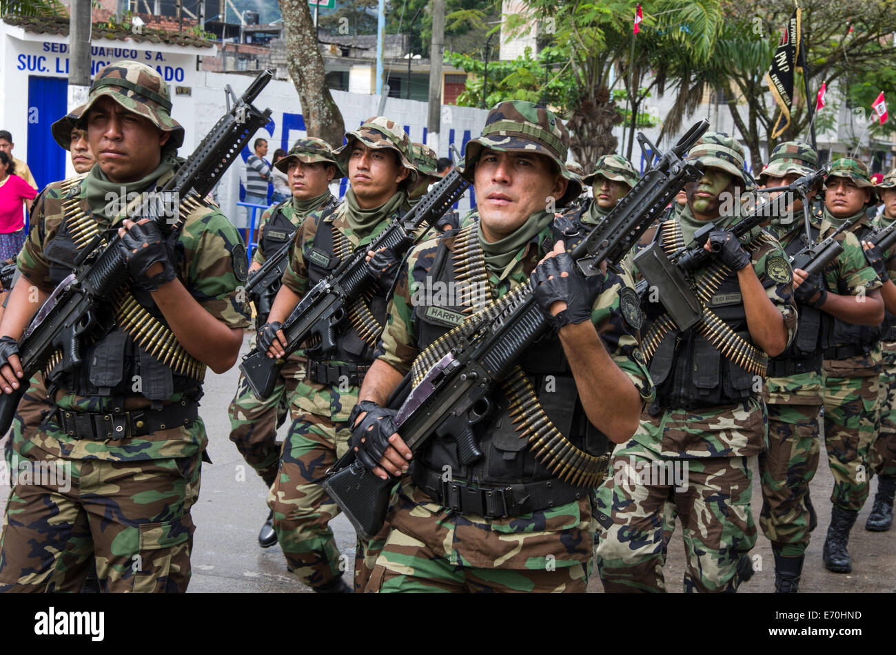 Military uniforms peruvian military hi-res stock photography and images ...