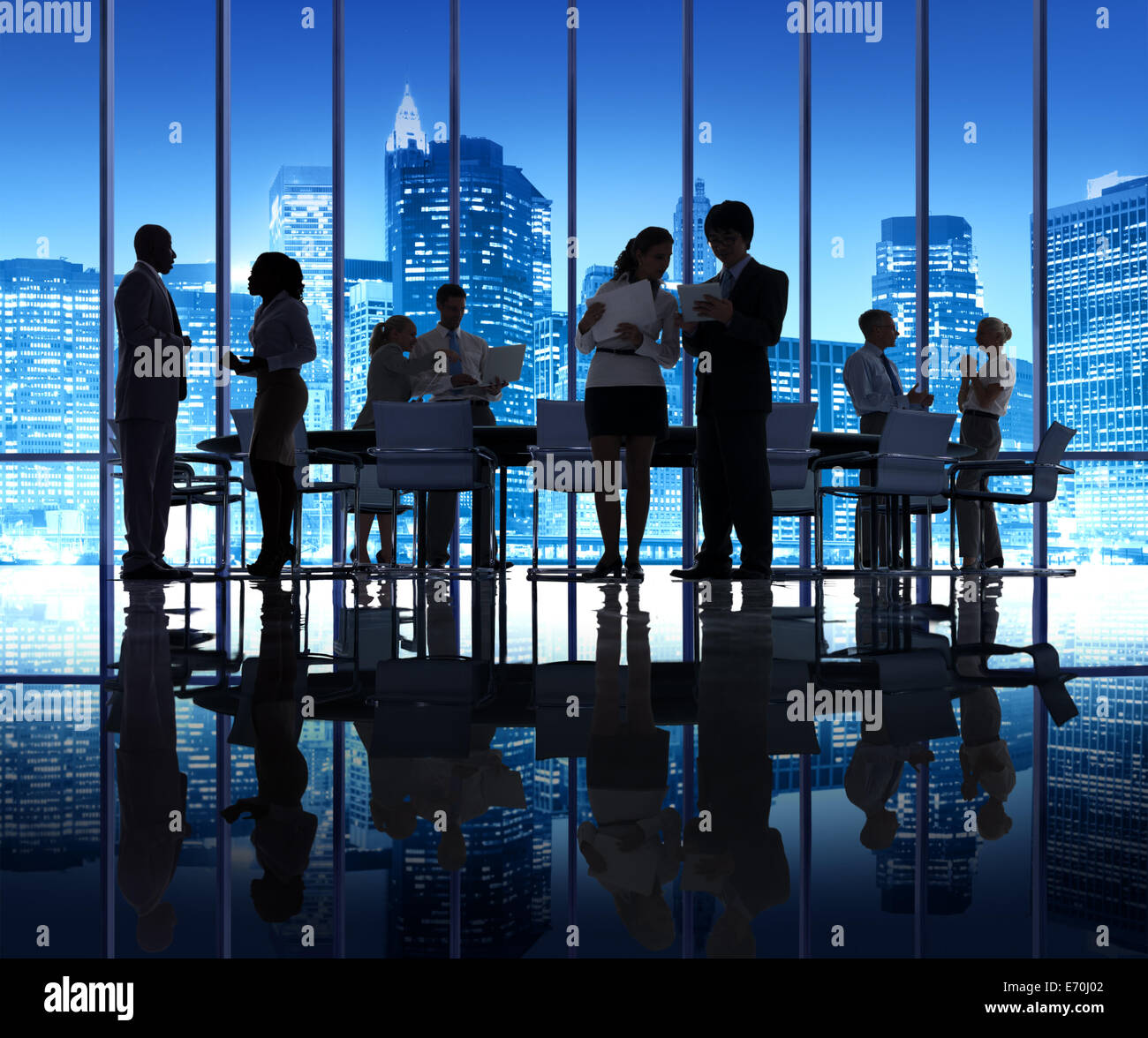 Business men city skyline hi-res stock photography and images - Alamy