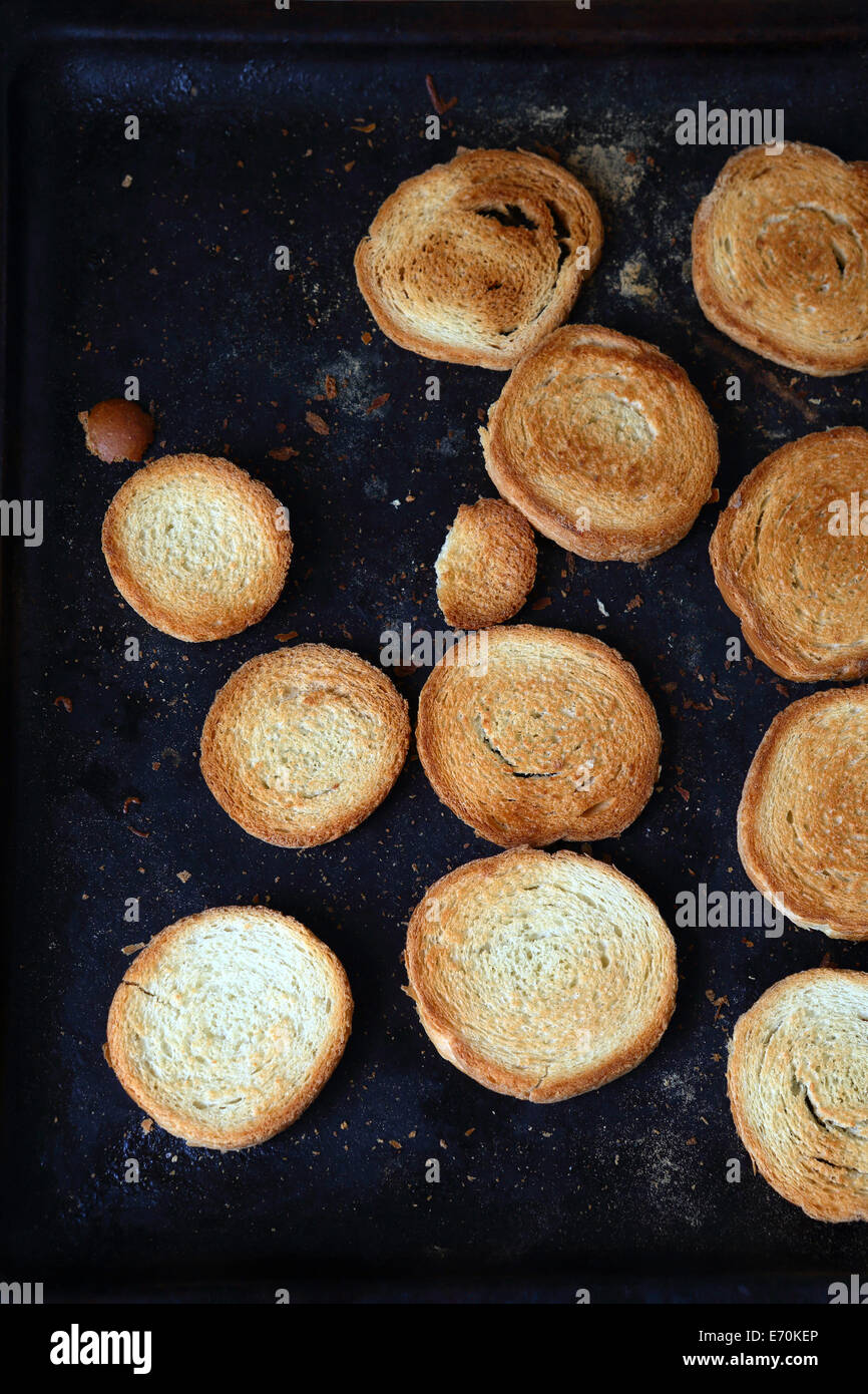 Round toast hi-res stock photography and images - Alamy