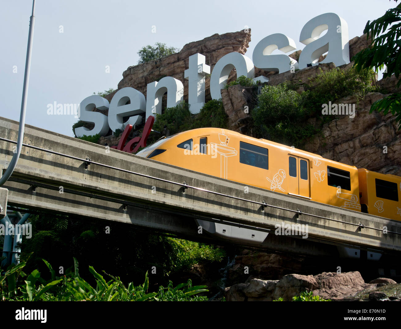 Monorail shuttle to Sentosa island in Singapore Stock Photo - Alamy