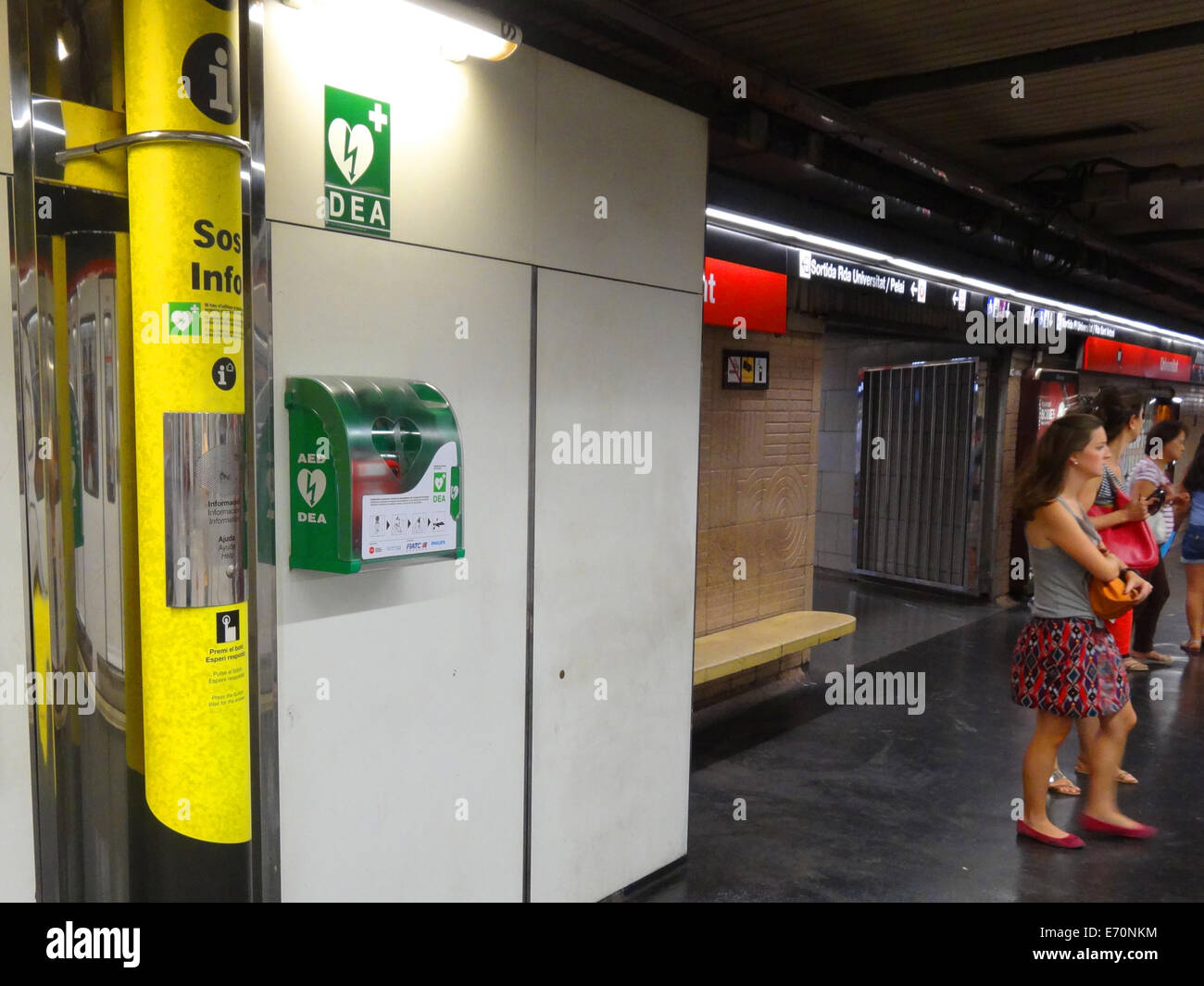 Defibrillator stations hi-res stock photography and images - Alamy