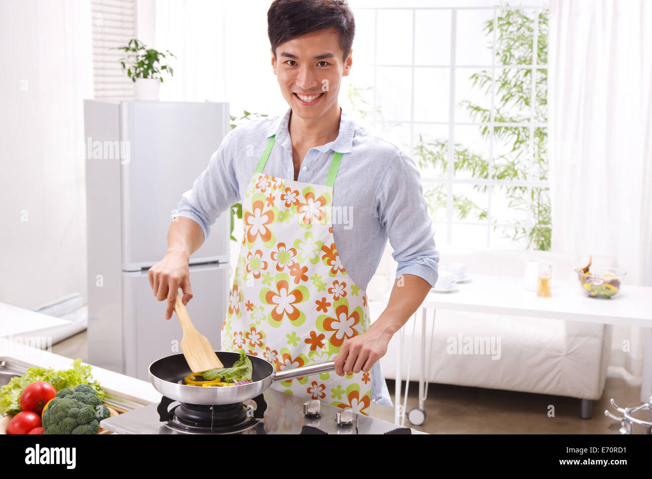 Man cooking fireplace hi-res stock photography and images - Alamy