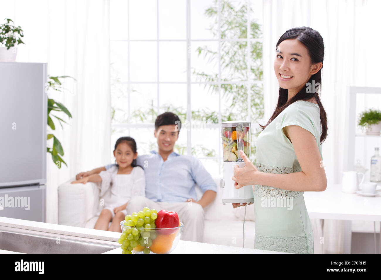 Family in kitchen Stock Photo - Alamy