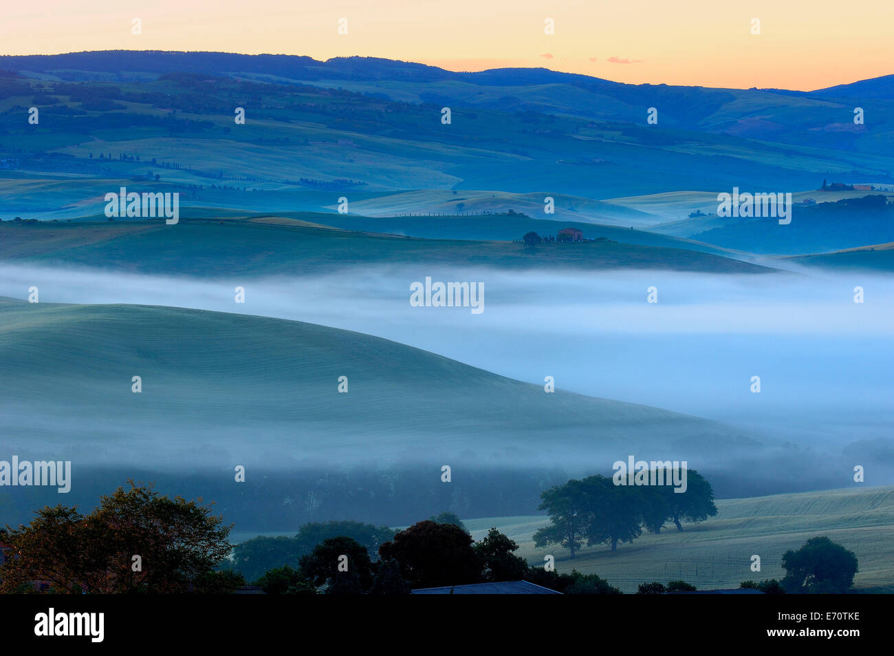 Val d'Orcia, Orcia Valley at dawn, Morning fog, UNESCO World Heritage ...