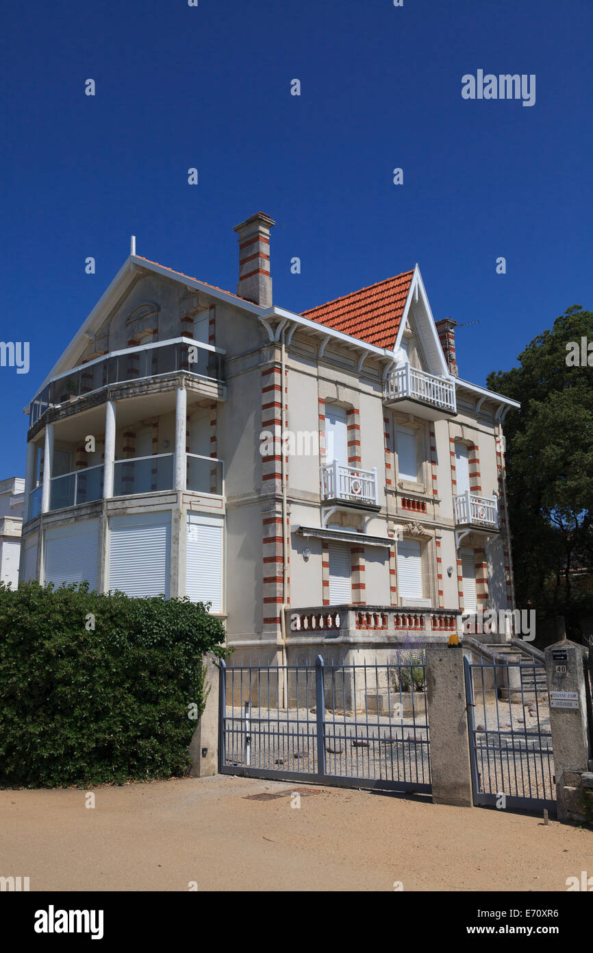 Traditional French seaside house on the Corniche de Nauzan near Royan ...