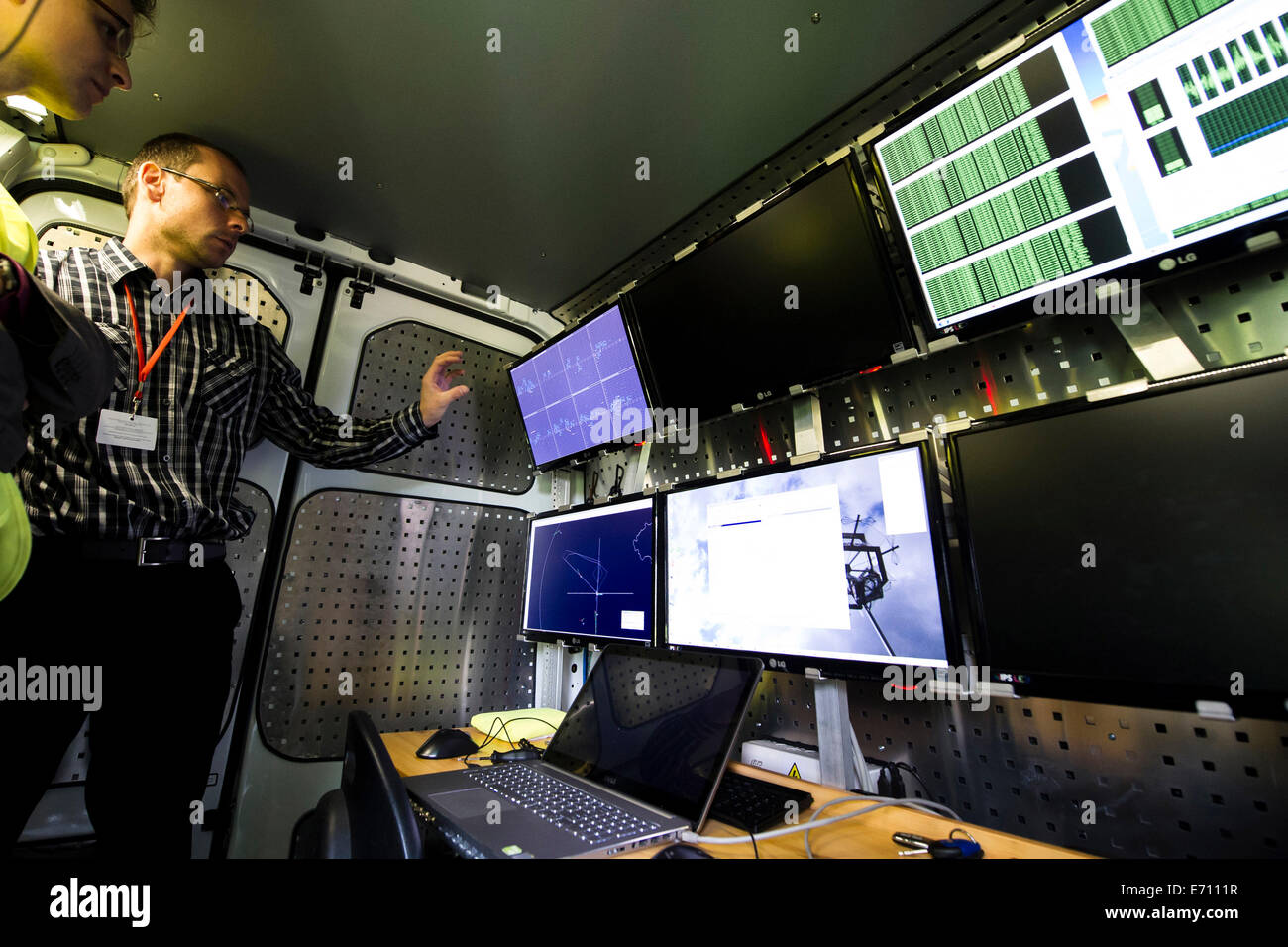 Radar systems hi-res stock photography and images - Alamy