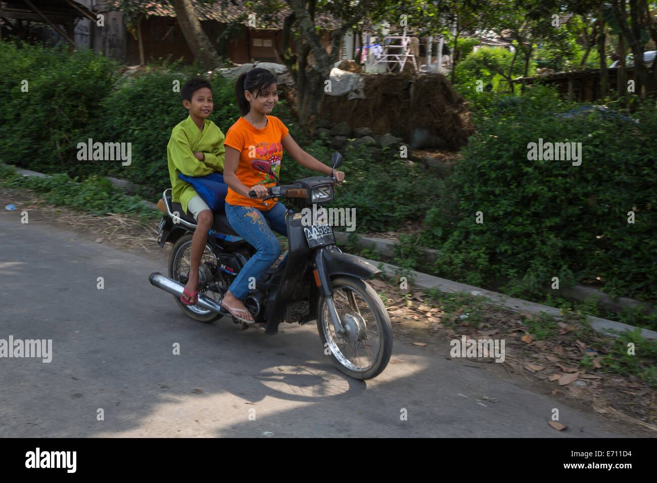 Javanese clothing hi-res stock photography and images - Alamy