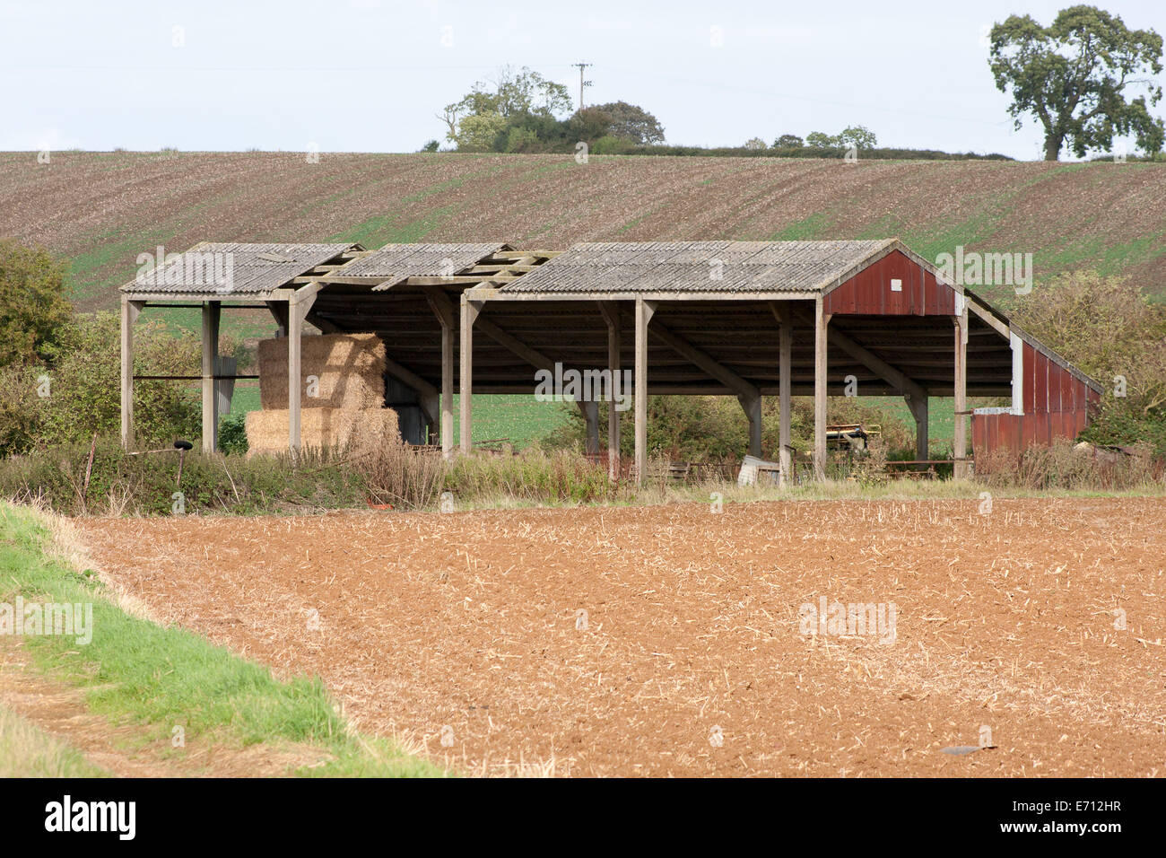 Hay building hi-res stock photography and images - Alamy