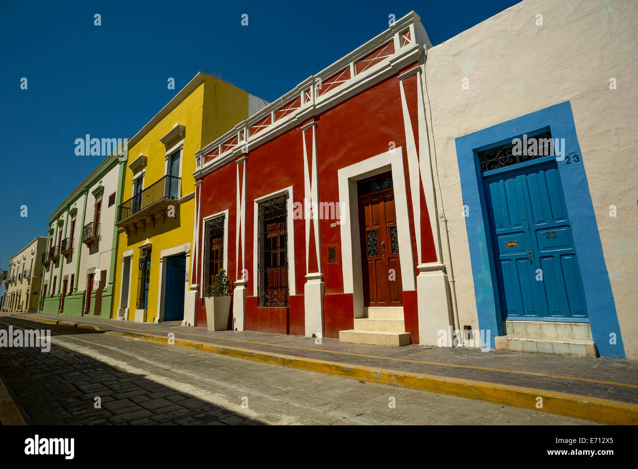 Mexican colorful houses hi-res stock photography and images - Alamy