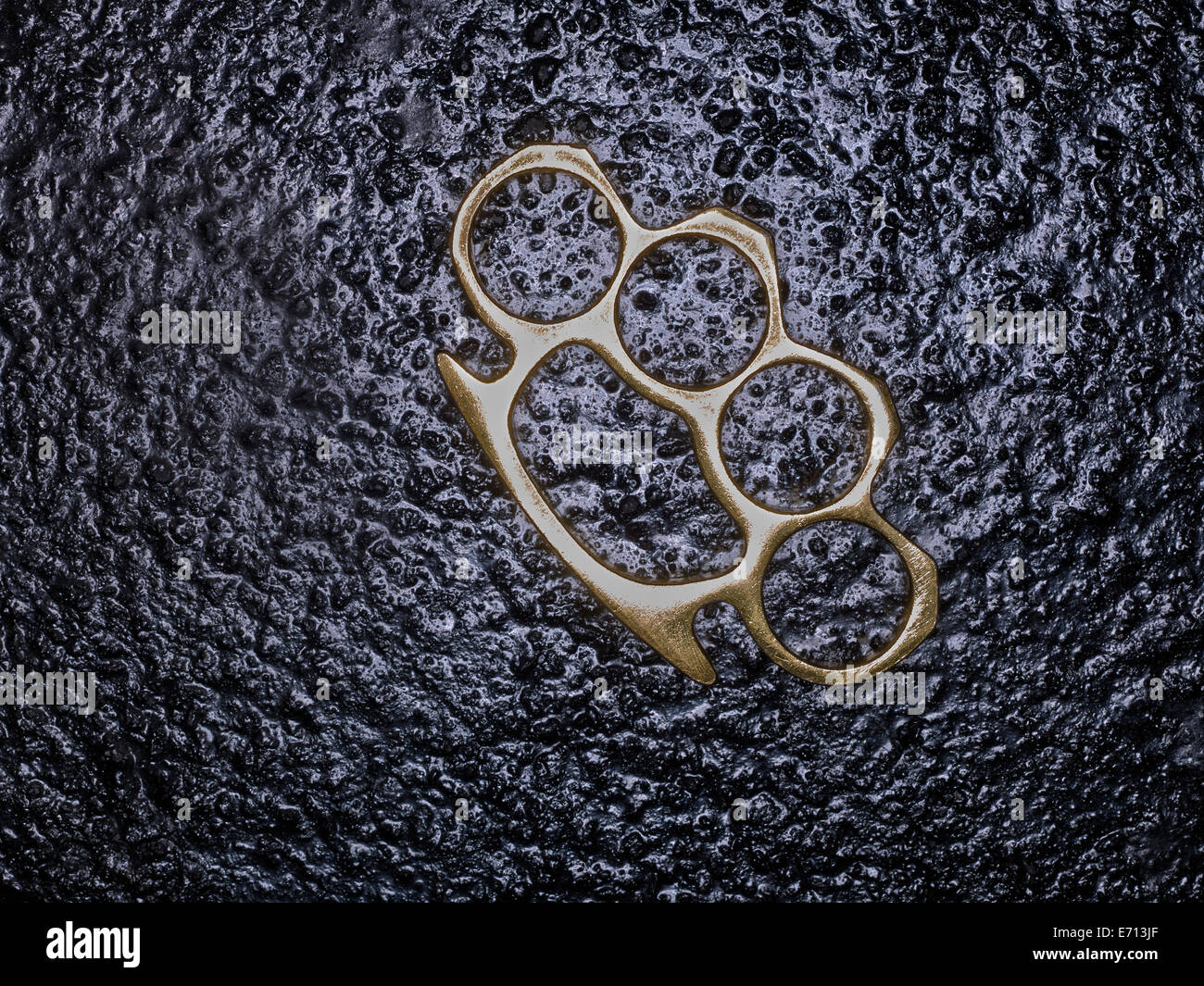 Brass knuckles on asphalt Stock Photo - Alamy