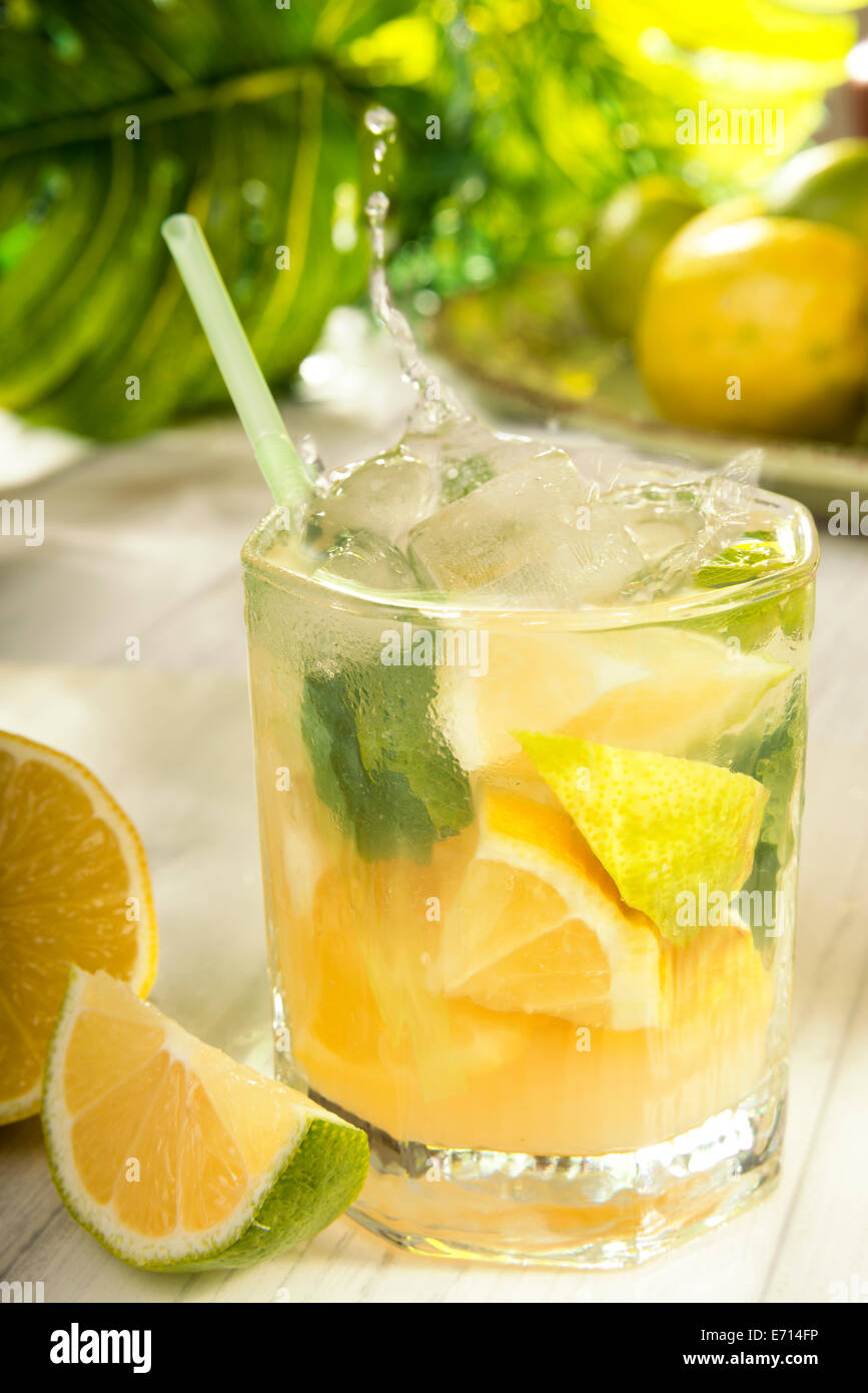 Lime lemon splash hi-res stock photography and images - Alamy