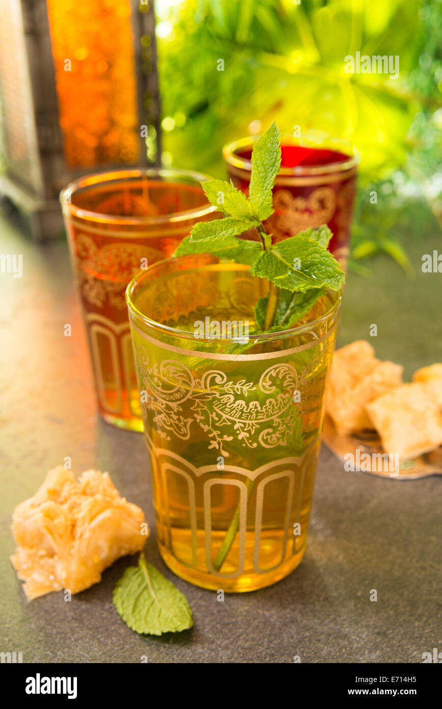 Turkish Peppermint Tea in a glass with fresh peppermint Stock Photo - Alamy