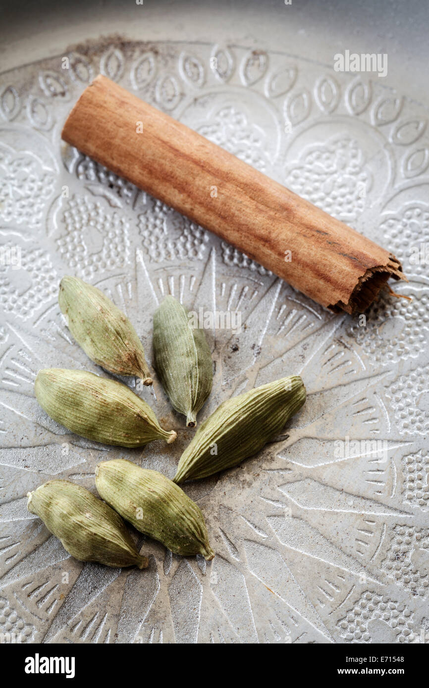 Cardamom capsules hi-res stock photography and images - Alamy