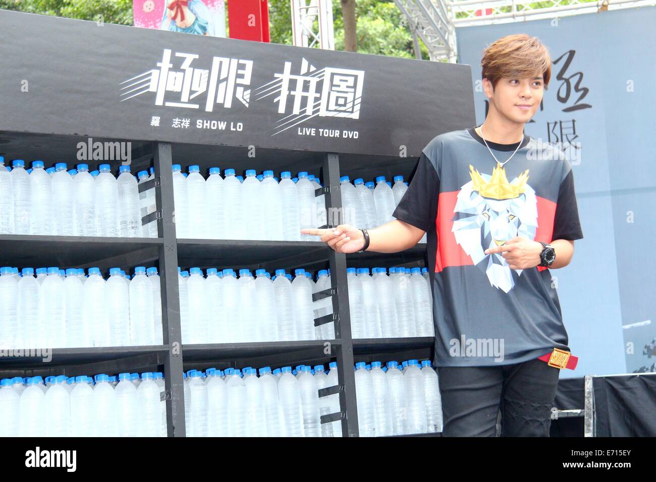 Taipei. 30th Aug, 2014. Singer, actor Show Lo attends a signing session ...