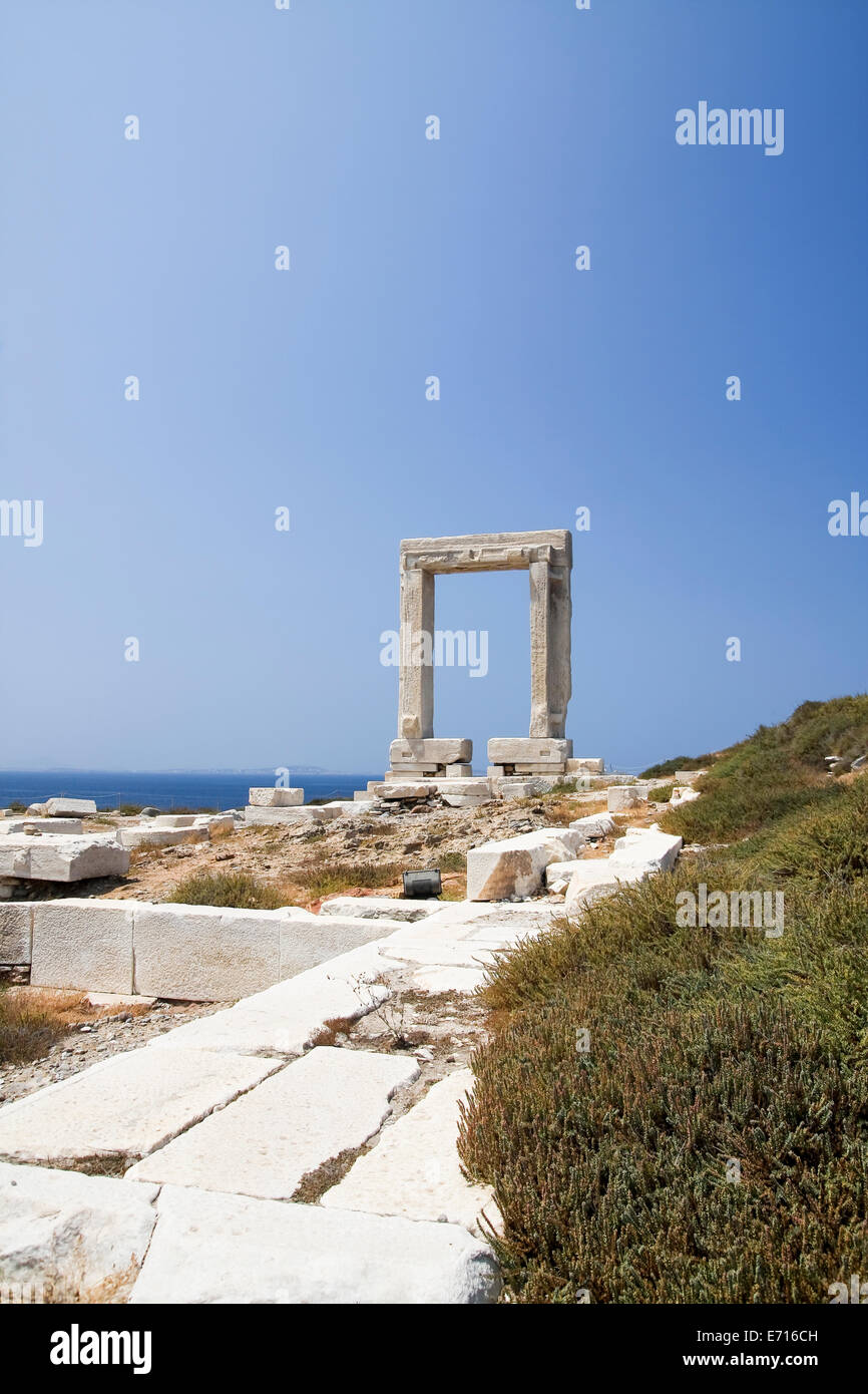 Greece, Cyclades, Naxos, Gate to the temple of Apollo Stock Photo - Alamy