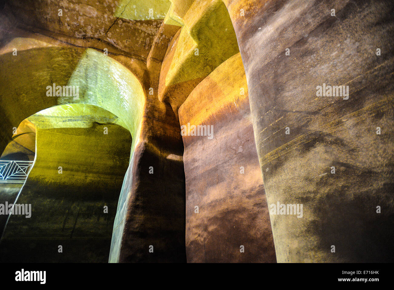 Matera cistern house hi-res stock photography and images - Alamy