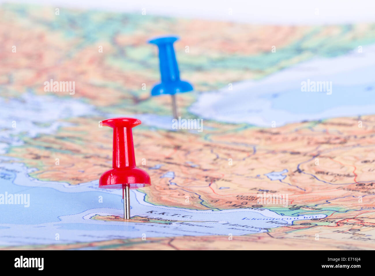 Pushpins world map hi-res stock photography and images - Alamy