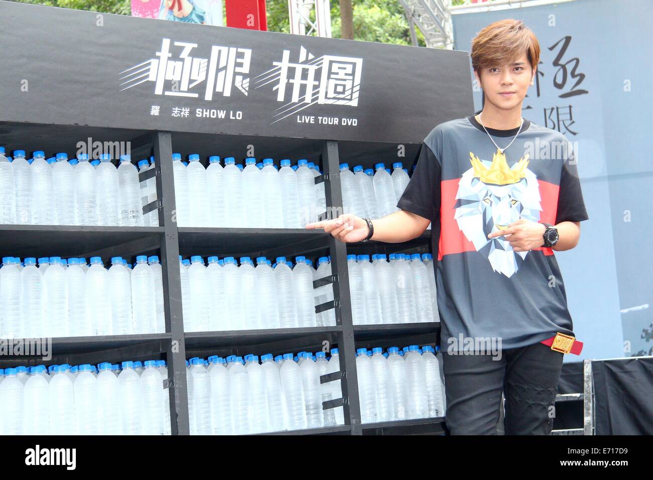 Taipei. 30th Aug, 2014. Singer, actor Show Lo attends a signing session ...