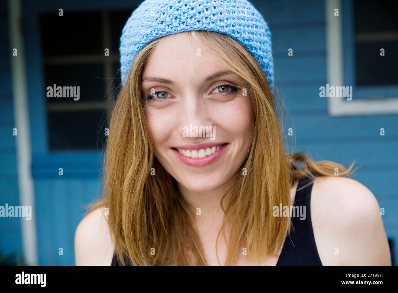 Woman wearing a bonnet woman wearing a bonnet hi-res stock photography ...