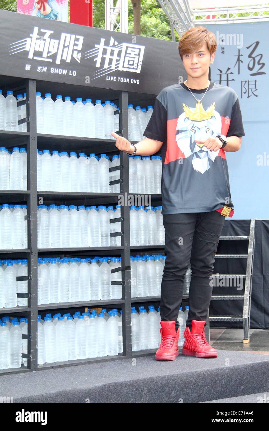 Taipei. 30th Aug, 2014. Singer, actor Show Lo attends a signing session ...