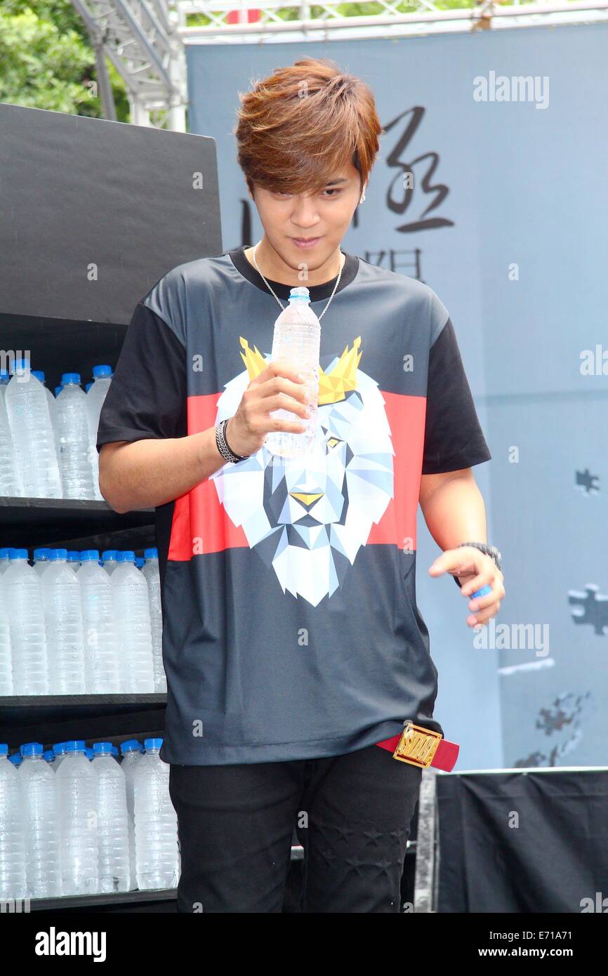 Taipei. 30th Aug, 2014. Singer, actor Show Lo attends a signing session ...