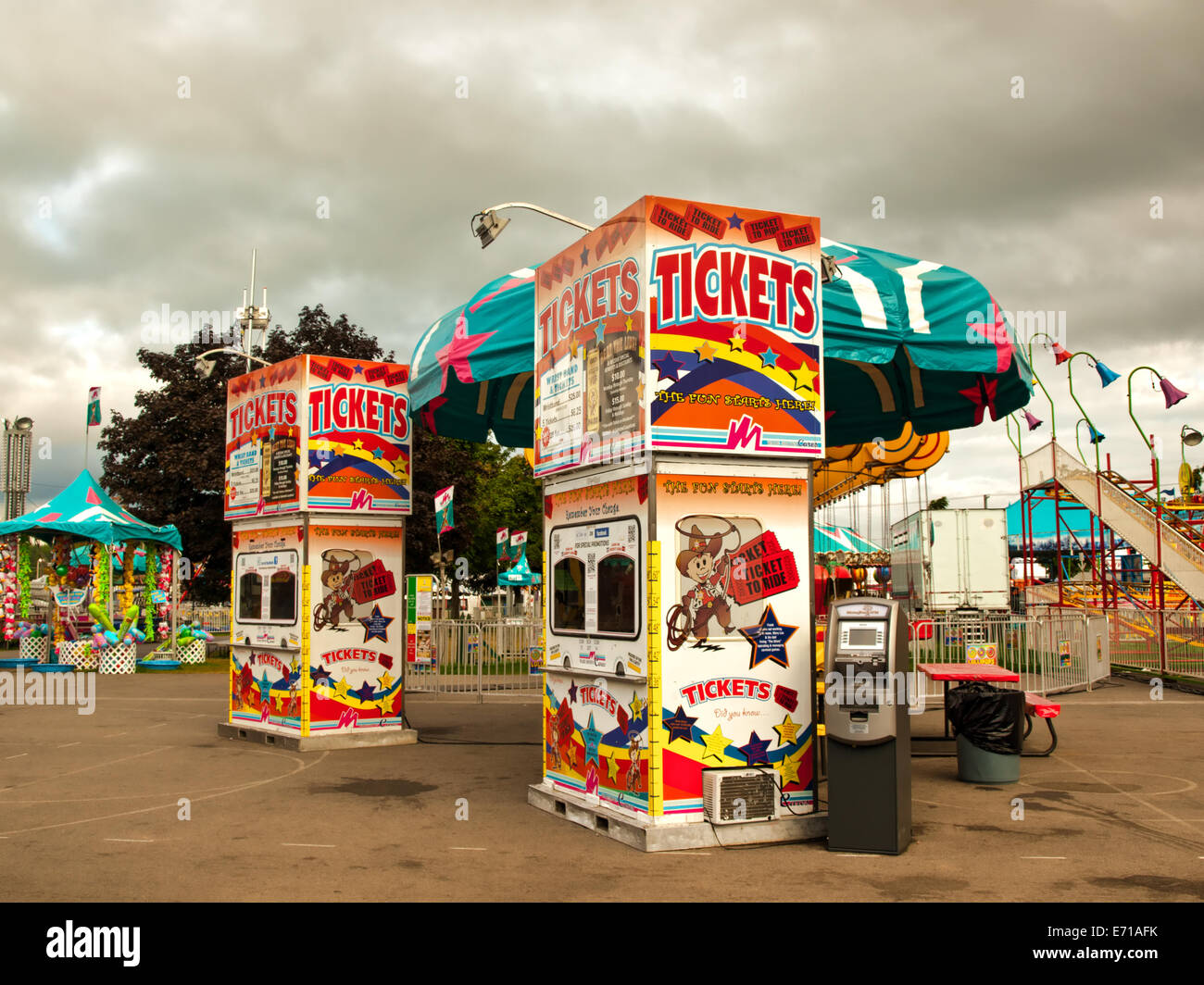 State fairs and carnivals hi-res stock photography and images - Alamy