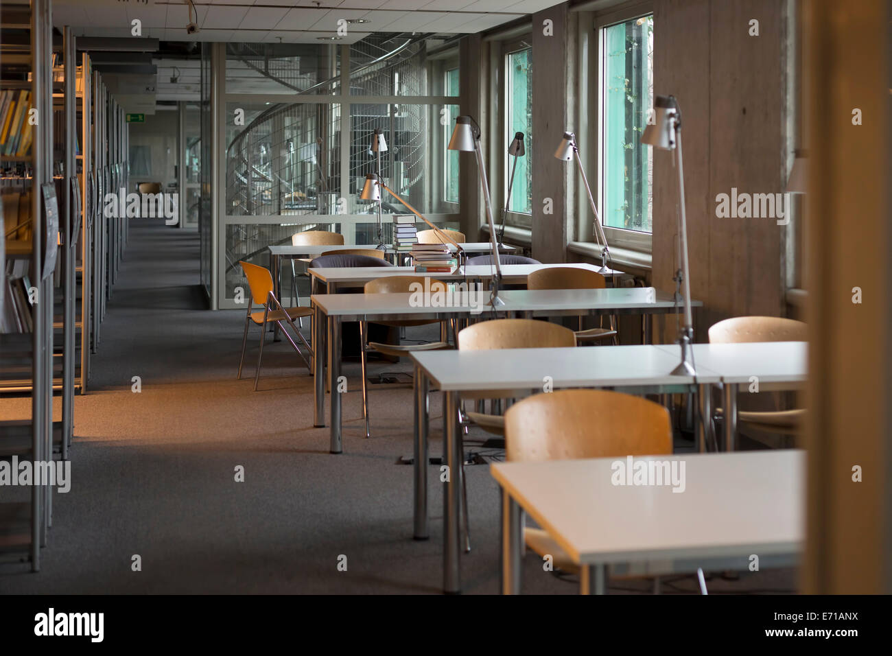Empty reading room in a university library Stock Photo - Alamy