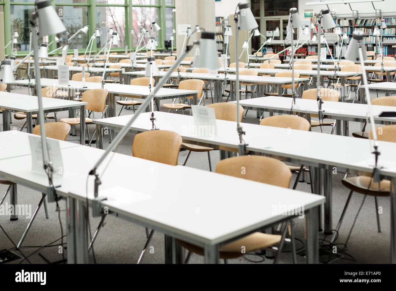 Empty reading room hi-res stock photography and images - Alamy