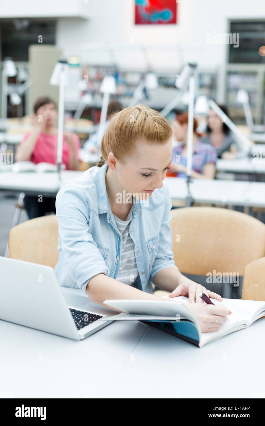 Student learning in a university library Stock Photo - Alamy