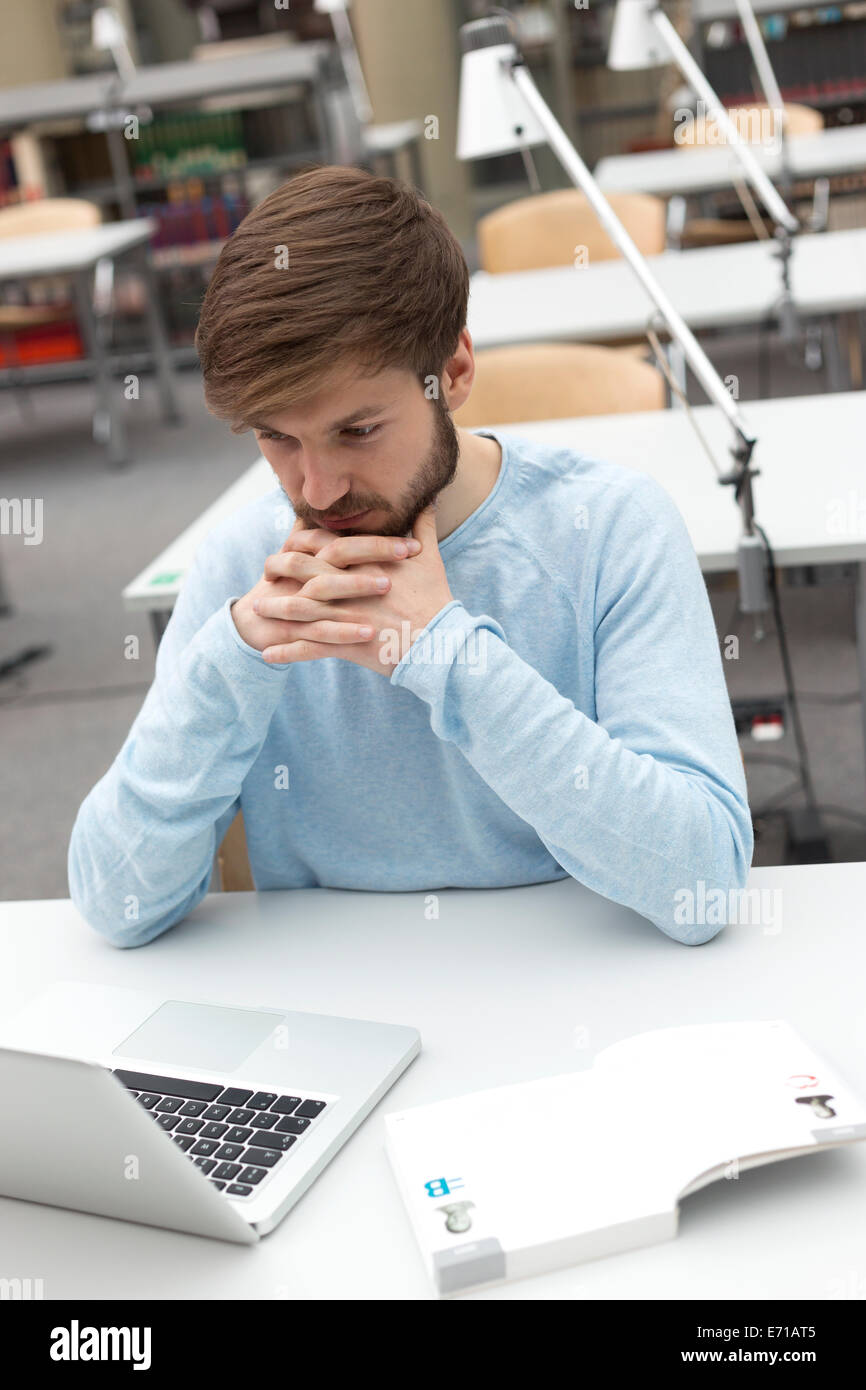 Student using laptop in a university library Stock Photo - Alamy