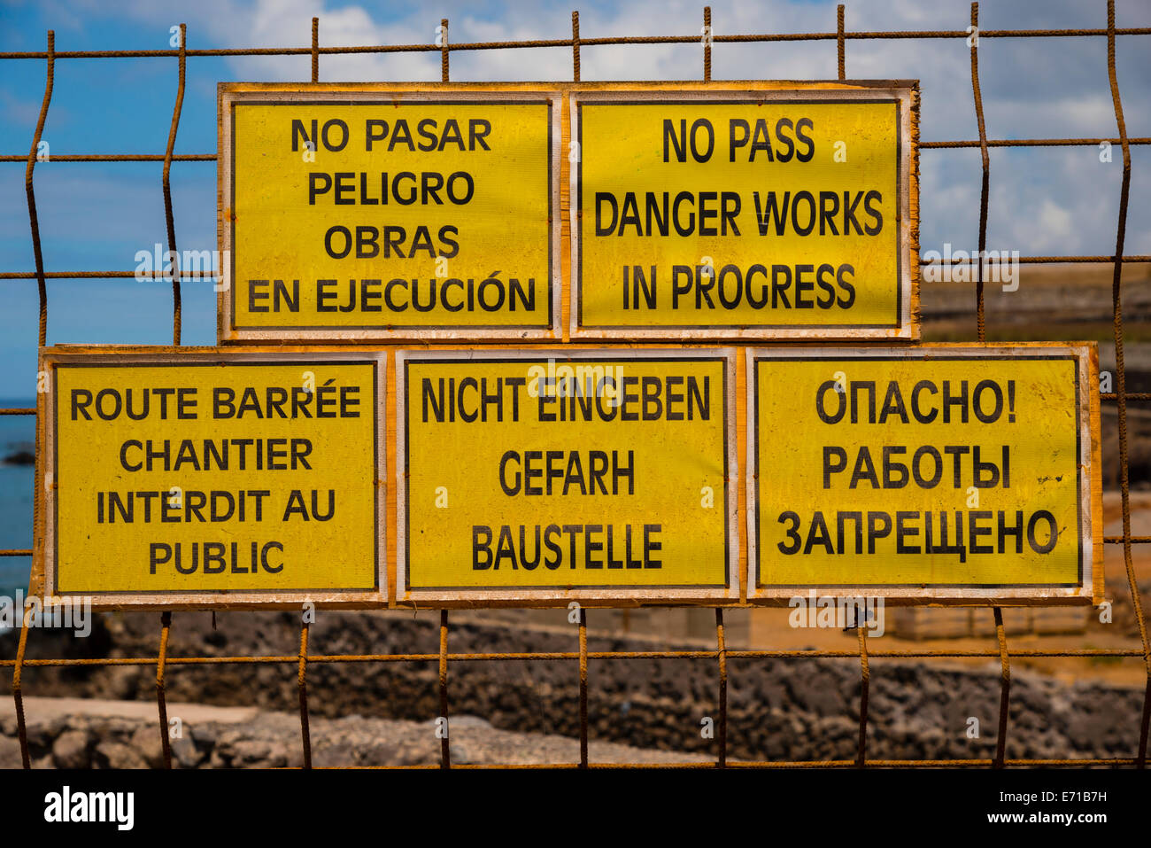 Different languages signs hi-res stock photography and images - Alamy