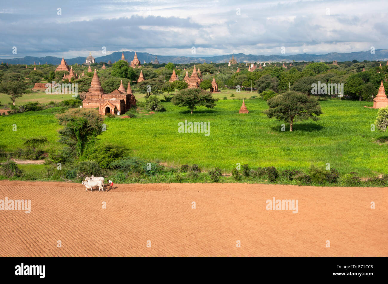 Bagan temples hi-res stock photography and images - Alamy