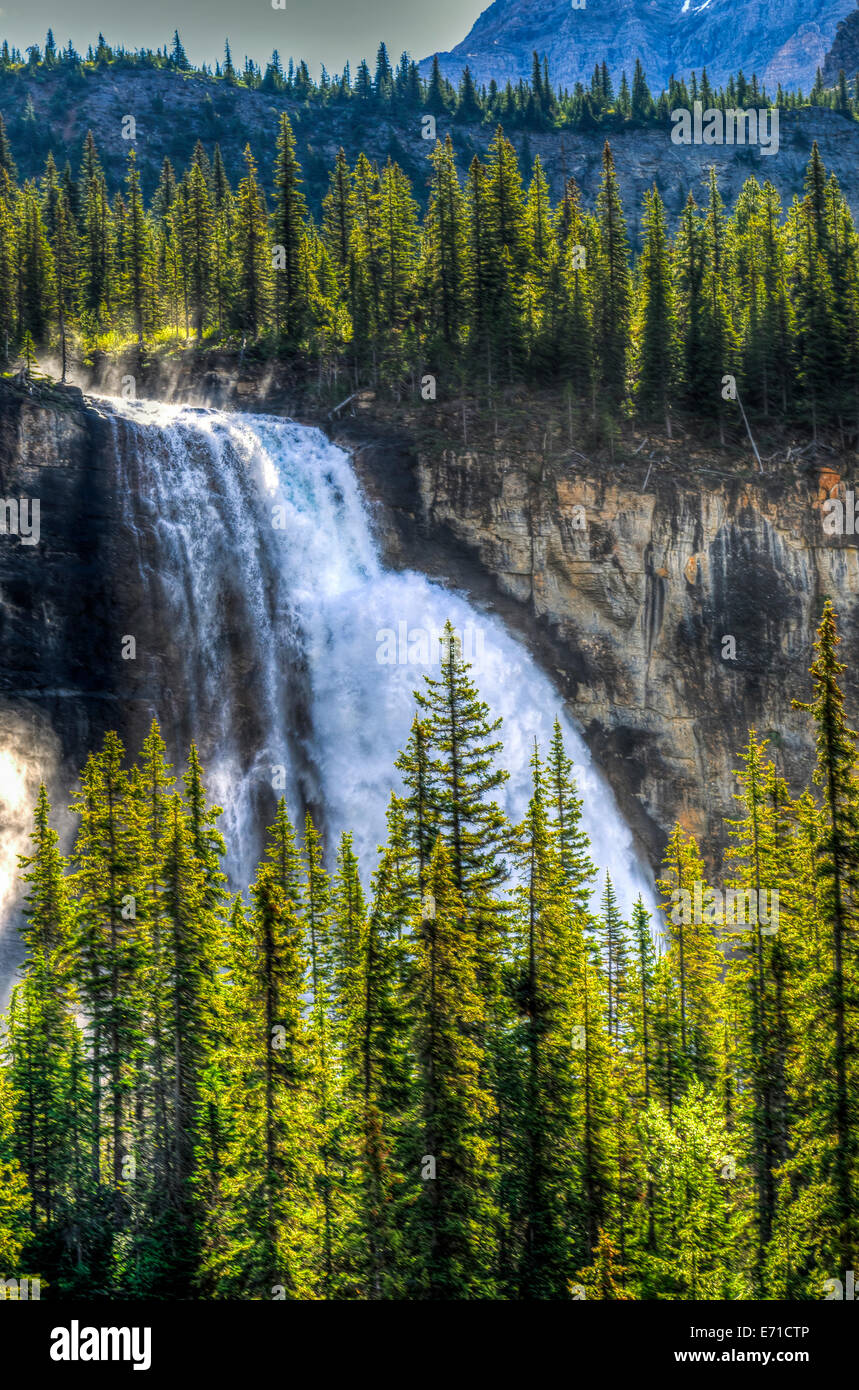 Scenic mountain hiking views, Berg Lake Trail, Mount Robson Provincial ...