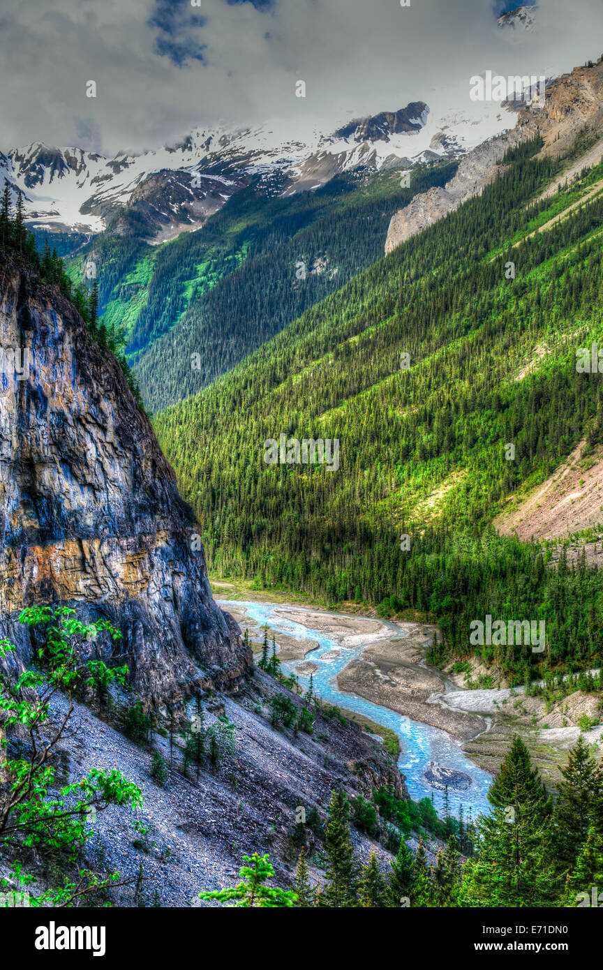 Scenic mountain hiking views, Berg Lake Trail, Mount Robson Provincial ...
