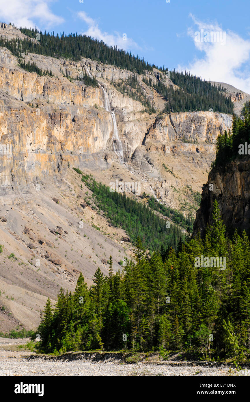 Scenic mountain hiking views, Berg Lake Trail, Mount Robson Provincial ...