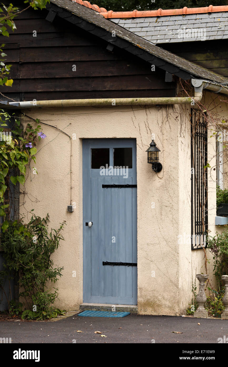 Wooden cottage door hi-res stock photography and images - Alamy