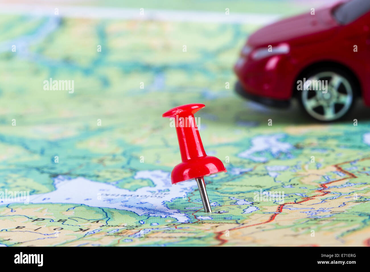Pushpin and small, toy car on map for travel concept Stock Photo - Alamy