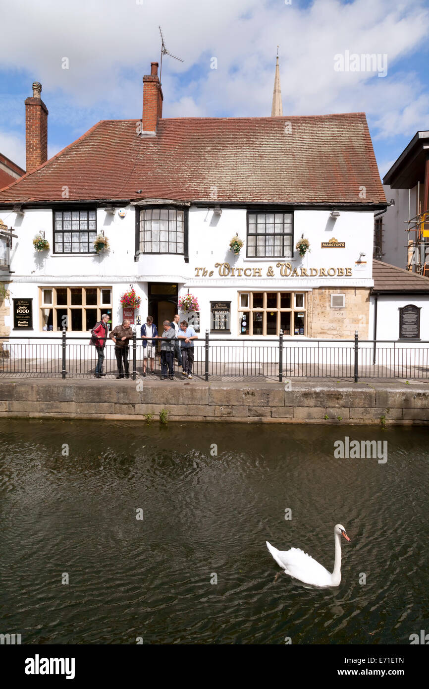 The Witch and Wardrobe pub, a 16th century building on Waterside, River ...