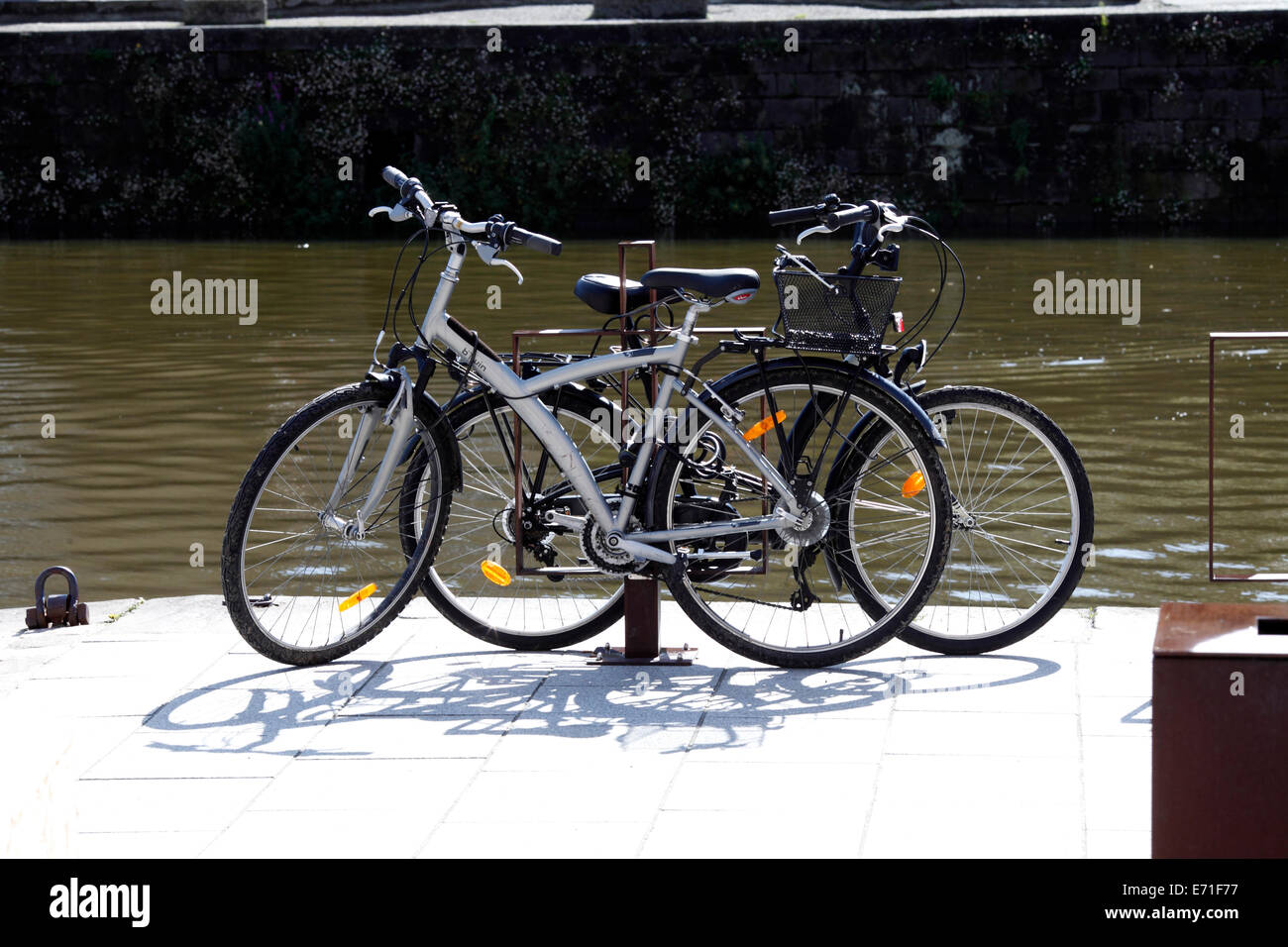 Two bikes hi-res stock photography and images - Alamy