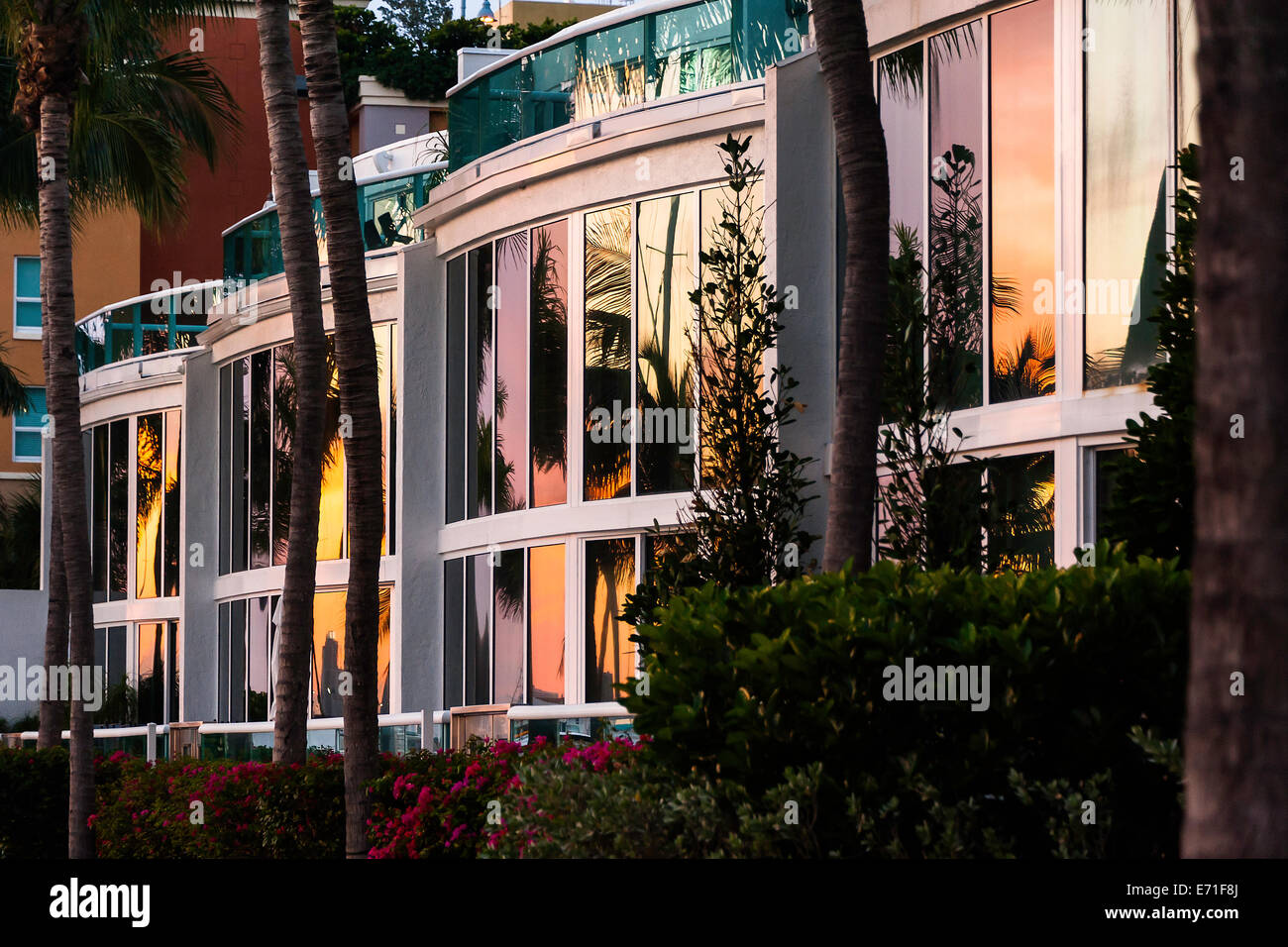 Reflection on the windows hi-res stock photography and images - Alamy